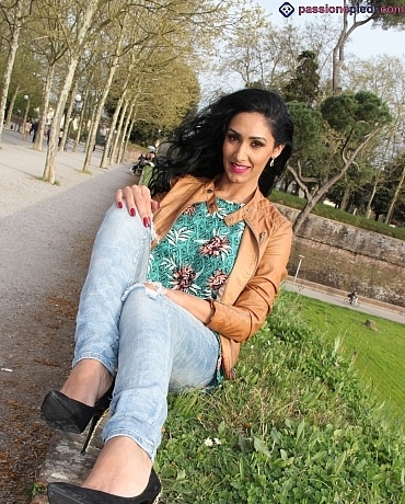 Stunningly beautiful Alexya flaunting her divine feet